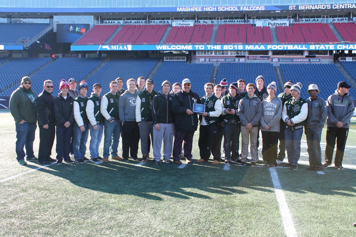 PHOTO OF THE DAY: Austin Prep Football Team Receives MIAA Sportsmanship ...