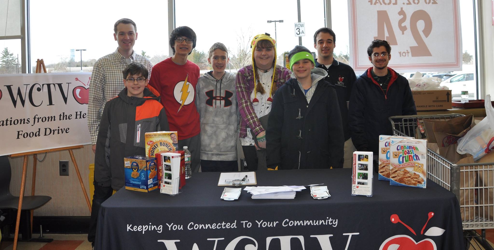PHOTO OF THE DAY: WCTV Holds Successful Food Drive – Wilmington Apple