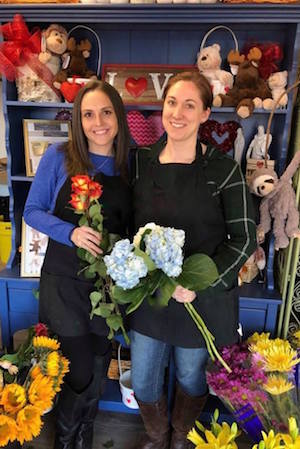 CHAMBER CORNER: Designs By Don Announces New Owners – Wilmington Apple